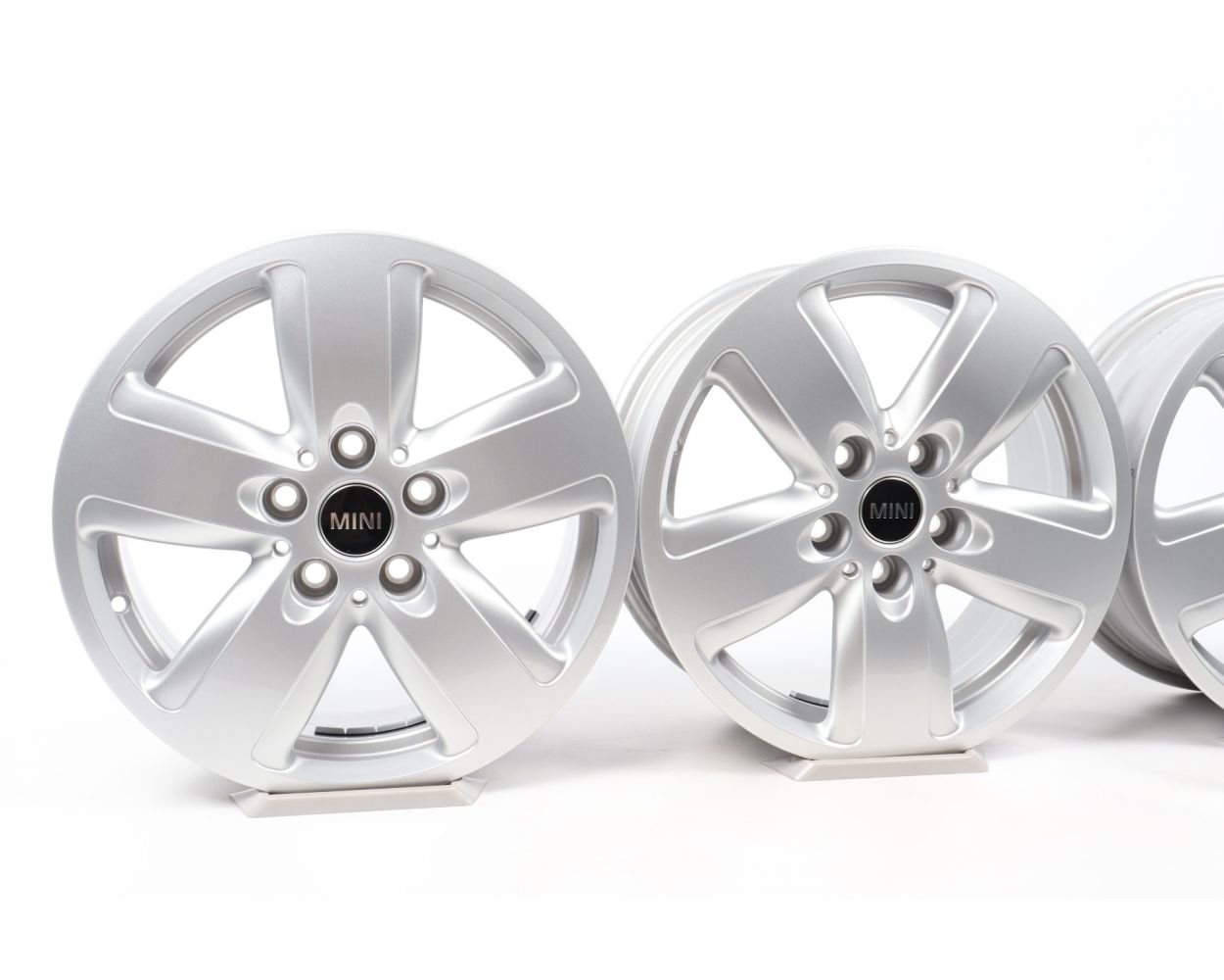 Original Mini Countryman F60 16 Zoll Alufelgen 517 Revolite Spoke