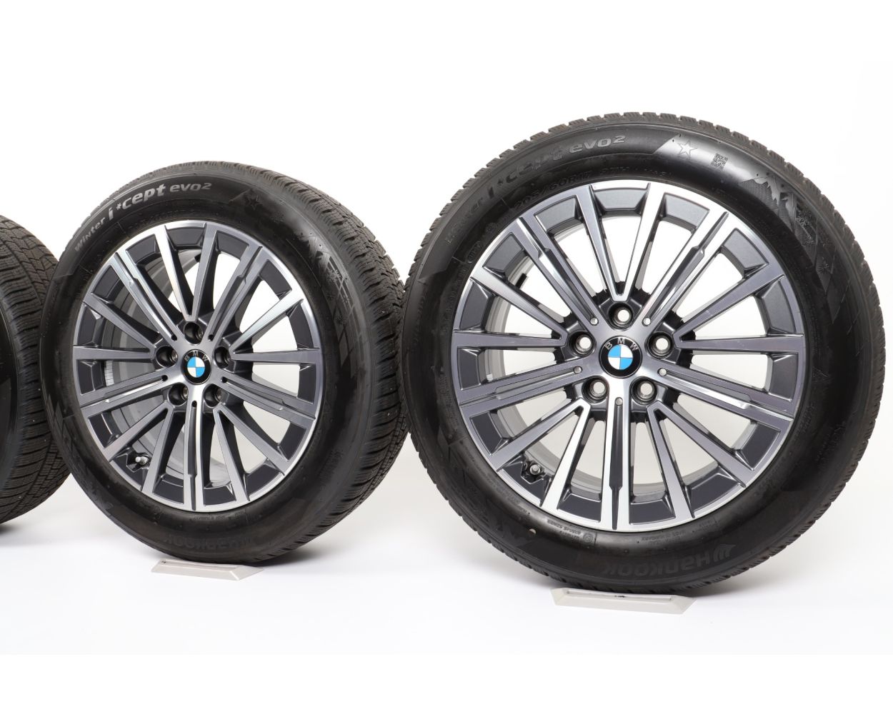 BMW Winterkompletträder 2er U06 17 Zoll Styling 833 V-Speiche