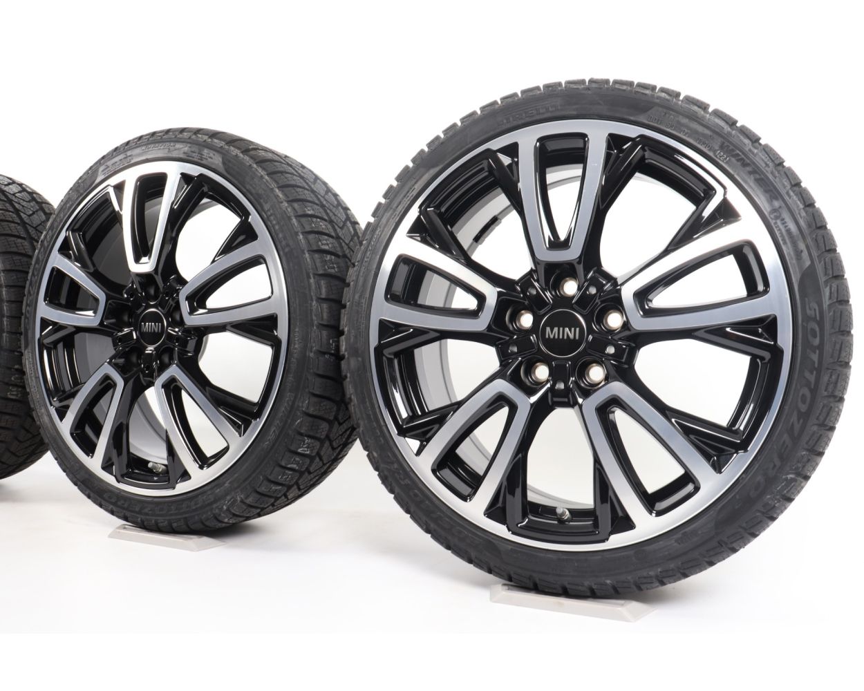 MINI Winter Wheels F55 F56 F57 18 Inch Styling JCW Circuit Spoke 902